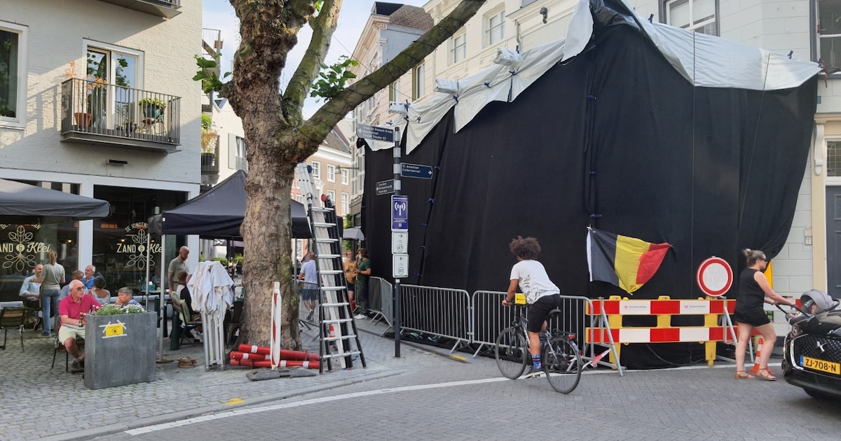 Netflix maakt opnames in Veemarktstraat Breda voor kerstfilm. Sarah ...