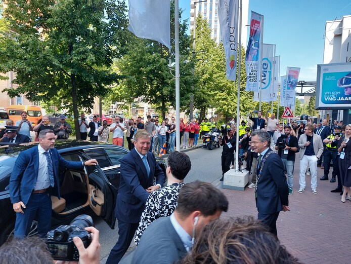 Koning Willem-Alexander zet het kabinet subtiel op zijn plek in ...