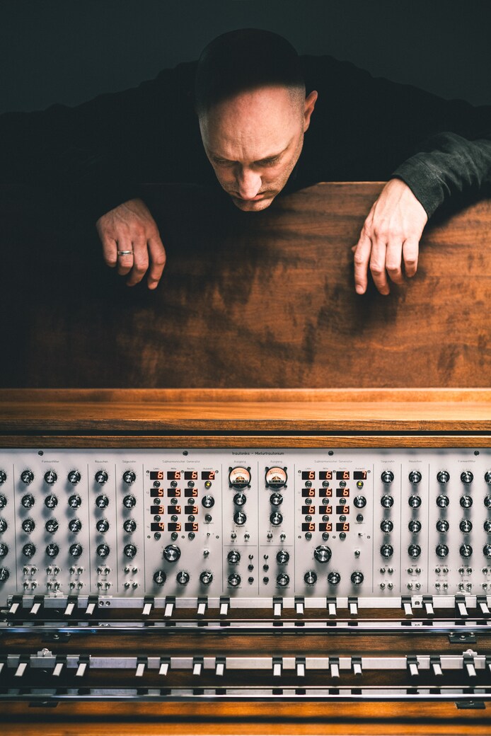 LudoWic is bezeten van het vergeten Trautonium, voorloper van de synthesizer | Dongen | bndestem.nl