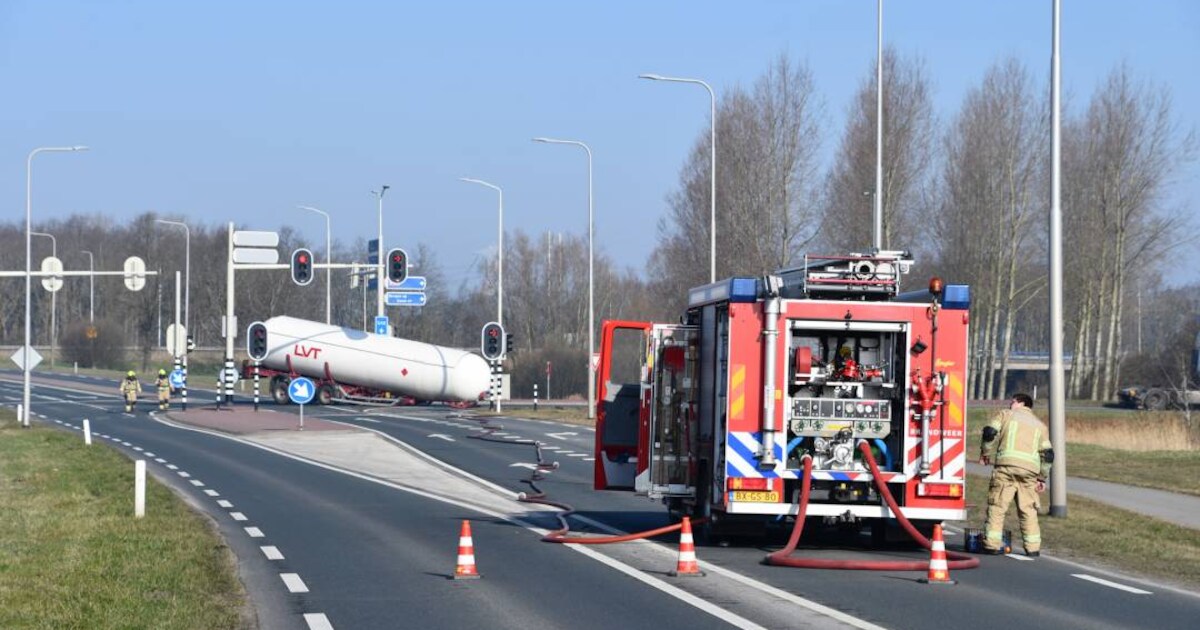 Lekkende LPG-tankwagen op N289 zorgt voor afsluiting oprit | Zeeland ...