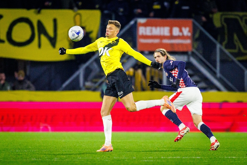 LIVE | Hoefkens schept duidelijkheid over toekomst: trainer blijft ...