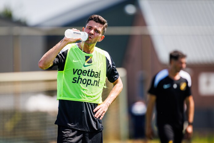 NAC-middenvelder Balard wil ook buiten het veld belangrijk worden ...