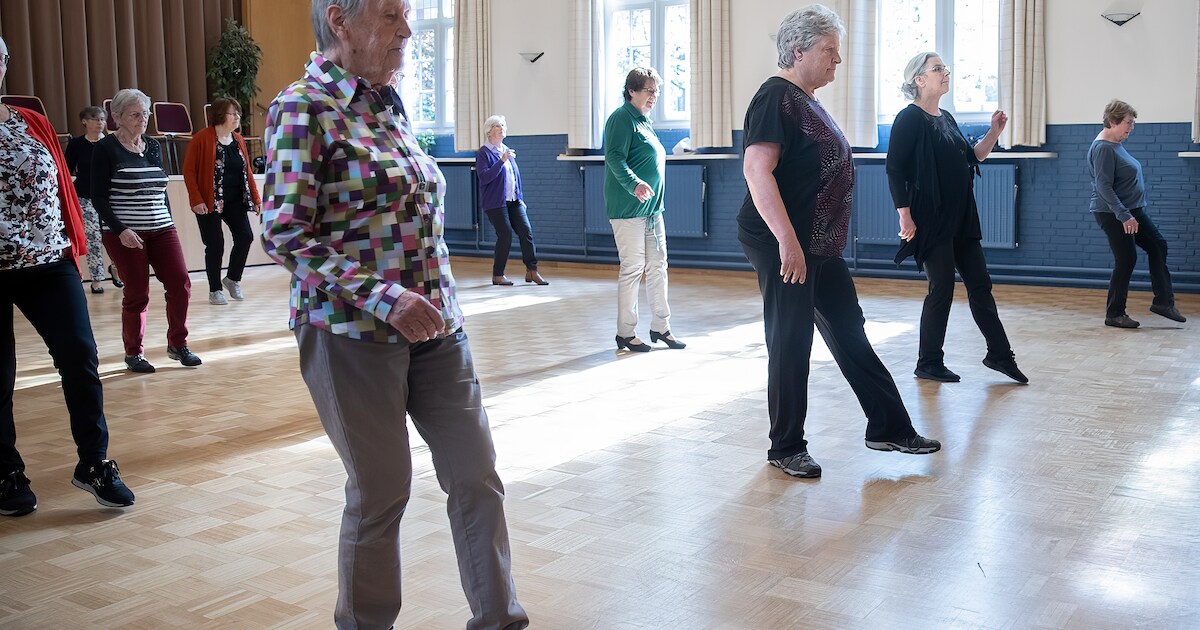Mariet Verbakel (90) gaat elke week een uur dansen, samen met haar ...