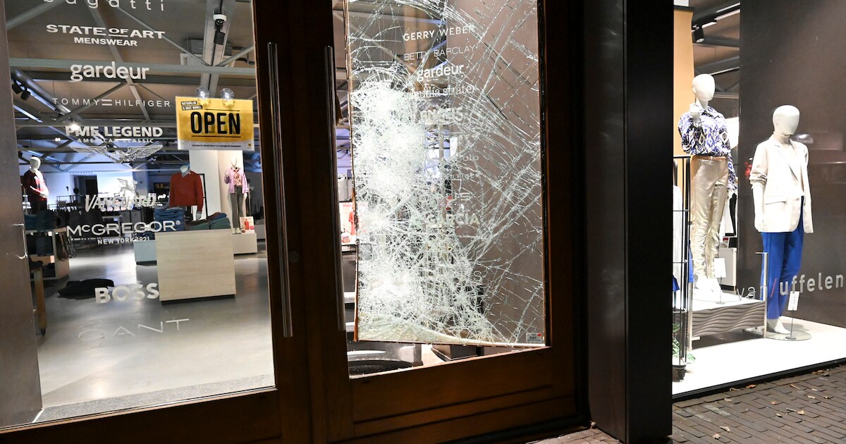 Inbraak in kledingzaak Ulvenhout: ‘Overburen belden de politie, die ...