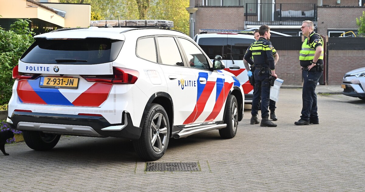 Man belt politie dat er een overval in zijn woning is, maar dat blijkt ...