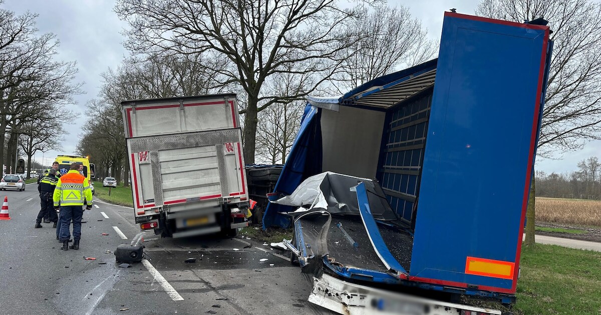 Vrachtwagens botsen op N65 en laten ravage achter | Tilburg | bndestem.nl