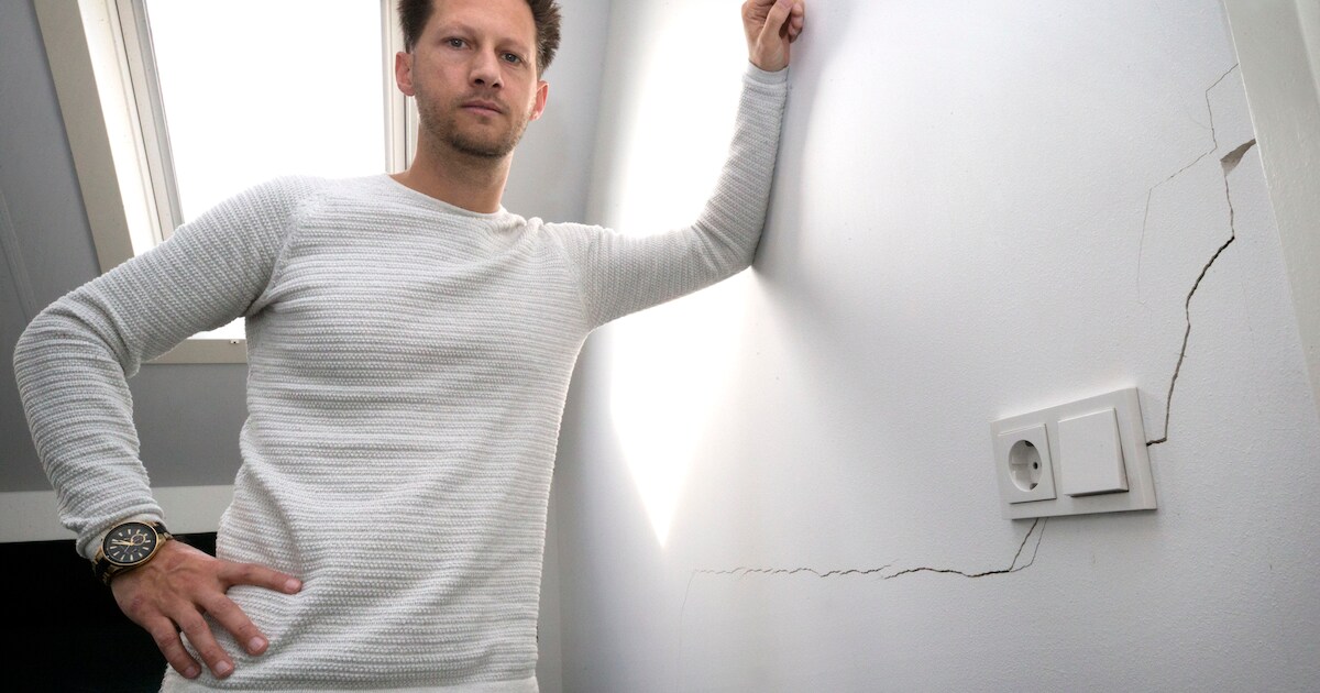 Het begon met een klein scheurtje in hun nieuwbouwhuis, nu kan Joost door de muur heen kijken ...