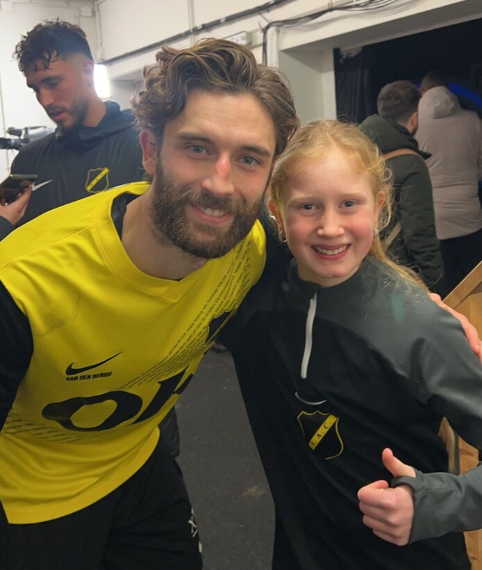 ‘Spelersmakelaar’ beloofde Jeanna (10) gratis NAC-tickets, maar dan ...