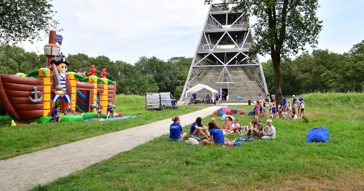 190 ridders en jonkvrouwen overspoelen Fort de Roovere tijdens 52ste ...