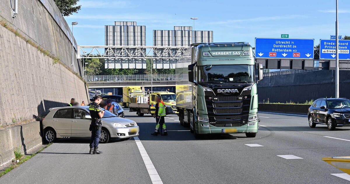 Botsing tussen auto en vrachtwagen op de A16 bij Prinsenbeek | Breda ...