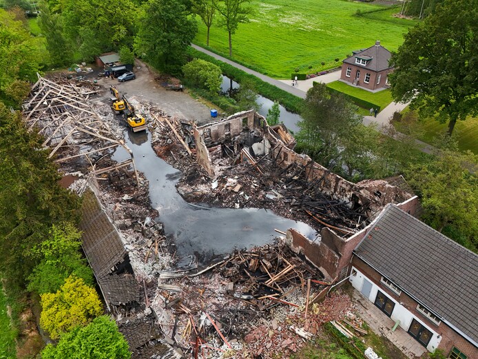 André ziet iconisch erfgoed letterlijk in rook opgaan: ‘Een heel groot ...
