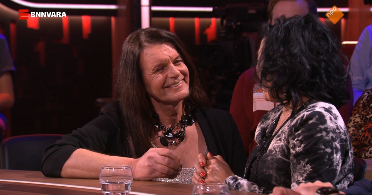 Ashley vraagt grote liefde Corrie ten huwelijk in Khalid & Sophie ...