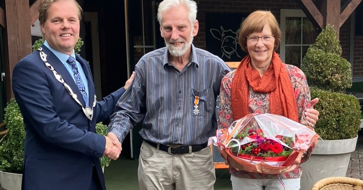 Boegbeeld vrijwillige weidevogelbeheer Gerard Roeling krijgt koninklijk ...