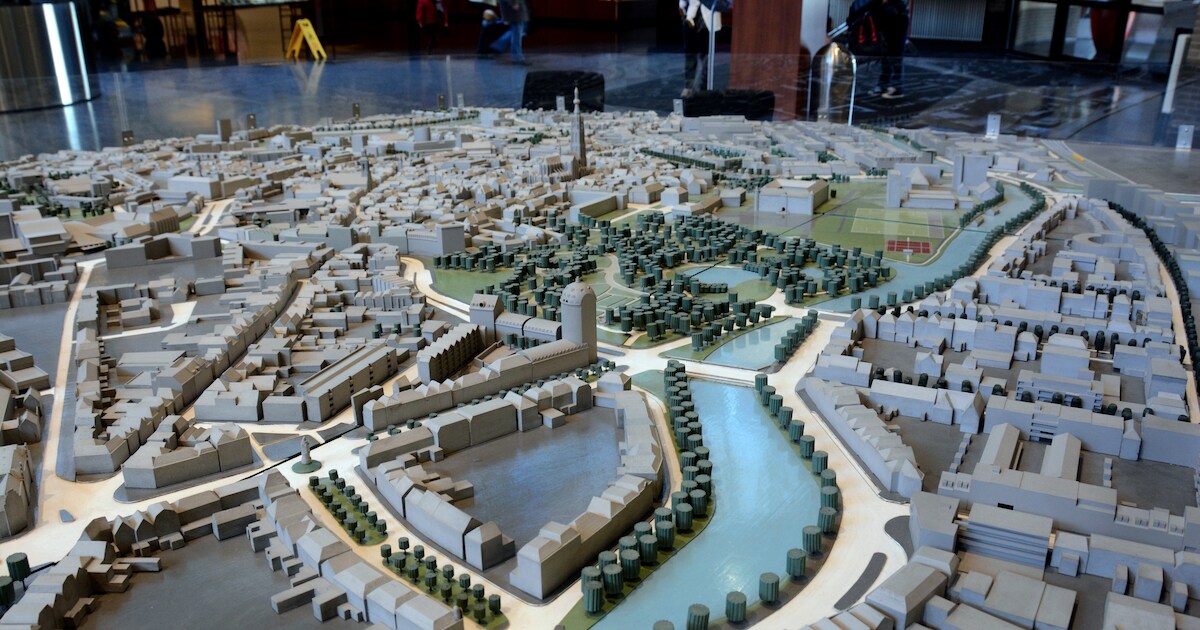 Iedereen wist dat de maquette weg moest, maar niemand greep in: ‘Dit is ...