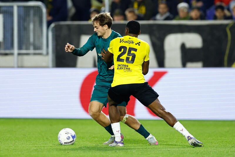 LIVE | Clint Leemans bijt op zijn tong na rode kaartenregen bij NAC: ‘Ik moet natuurlijk ...