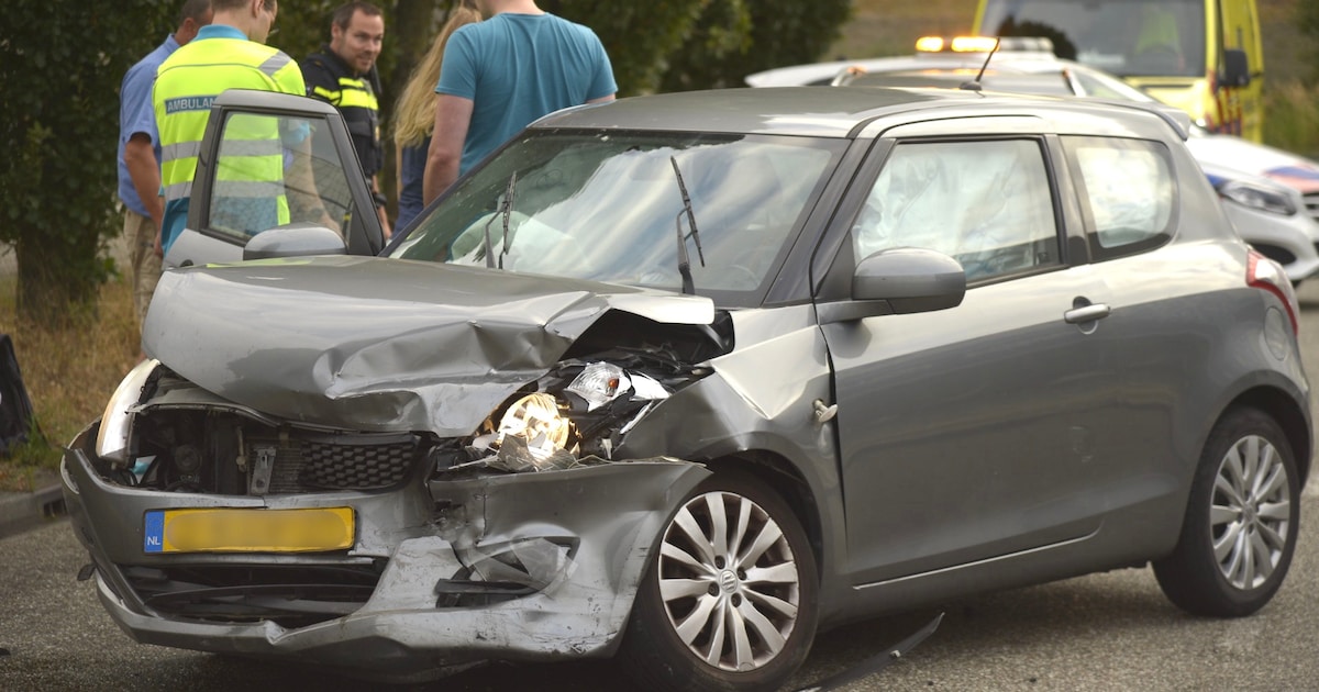 Man (24) ‘onder invloed’ veroorzaakt frontale botsing en vlucht weg ...