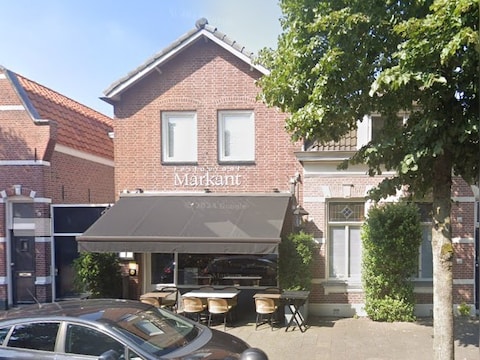 Na jaren ervaring in sterrenzaken beginnen Fenna (27) en Harm (31) hun ...