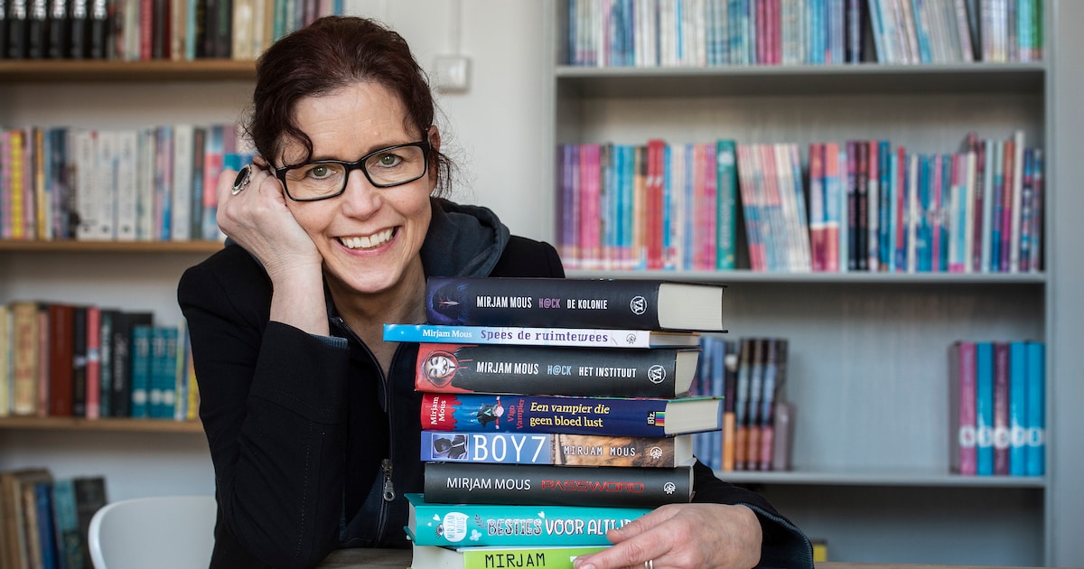 Schrijfster Mirjam Mous opent bibliotheek in Teteringen | Breda | BN ...