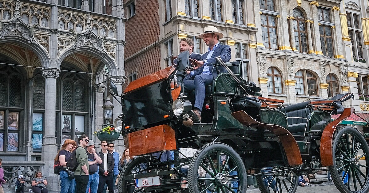 Niet met paarden, maar een koets op batterijen in Brussel: ‘Een e-koets ...