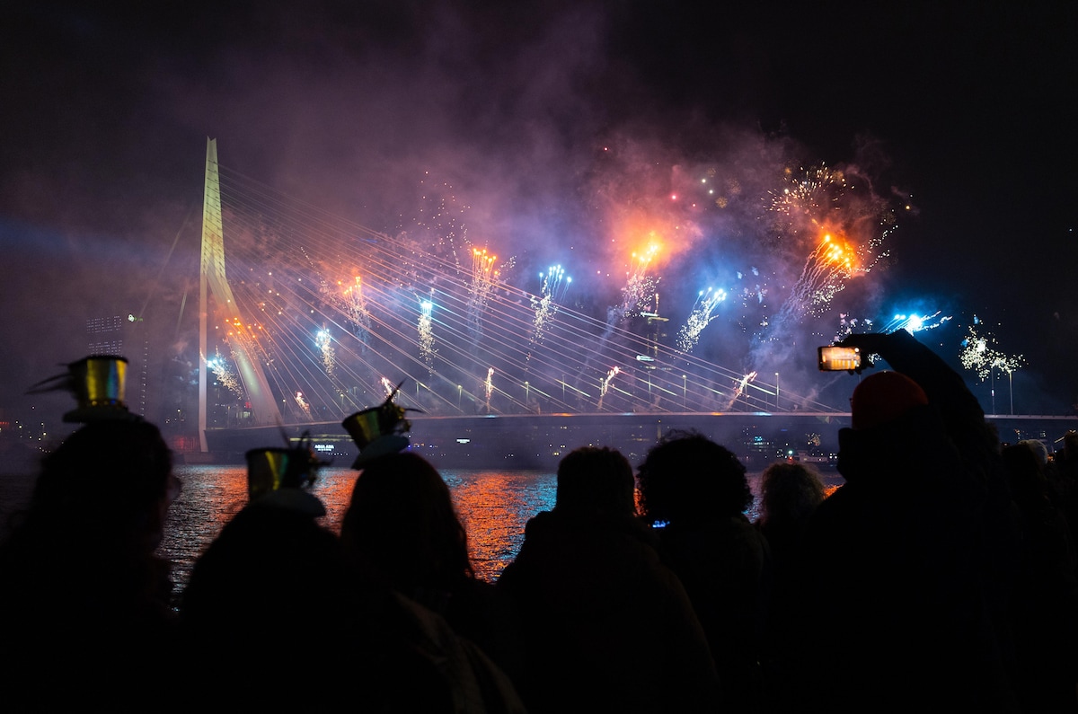 Raad wil snel besluit over nieuwe vuurwerkshow in Rotterdam: ‘Dit was ...