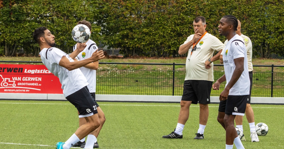 Reinald Boeren werkt eerste training af bij Halsteren: ‘De ...