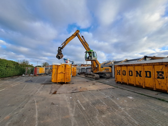 Dak uitgebrande Dirk van Den Broek ontmanteld: ‘We bekijken of herstel ...