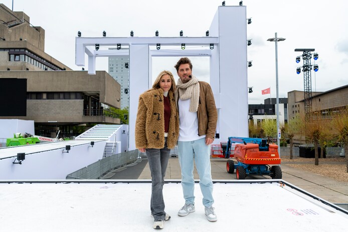 Op het Stadhuisplein in Terneuzen struikel je zowat over de bekende ...