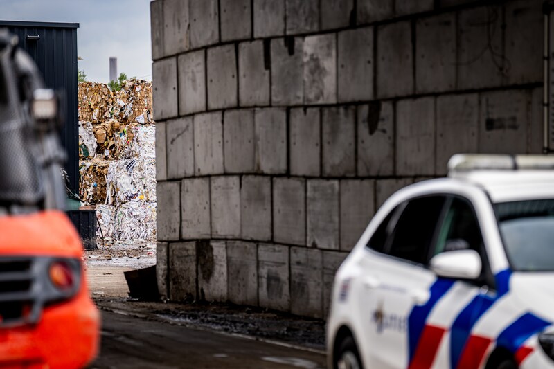 Jaimy en Andries van Puijfelik slapen na verwoestende brand bij hun ...