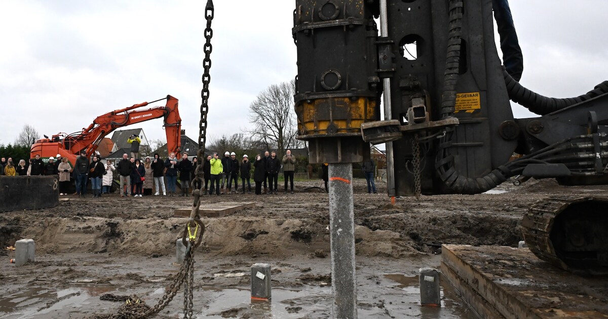 Eerste paal voor nieuwbouwproject geslagen: Strijen krijgt ruim 150 nieuwe woningen | Hoeksche ...