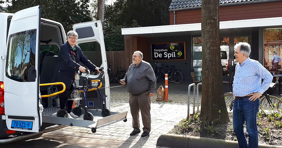 WP-Bus rijdt voor eerste keer naar Wouw, 'Eindelijk zelf boodschappen ...