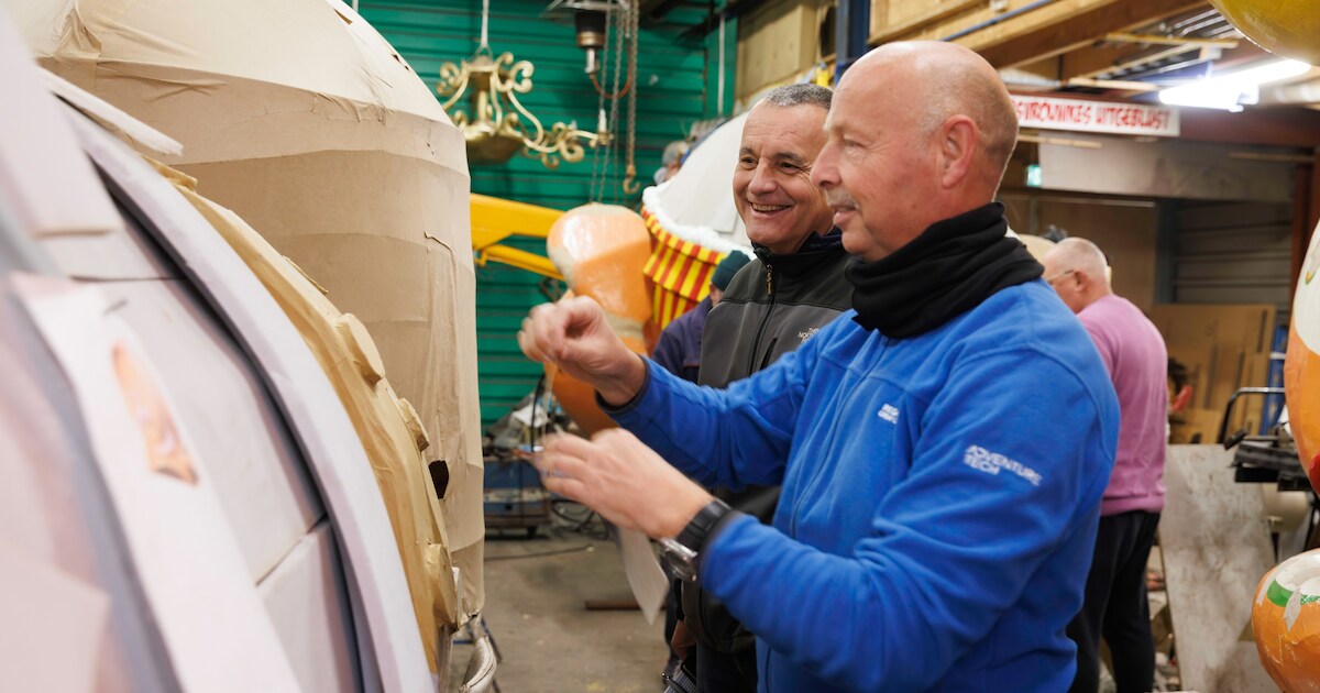 Bouwen aan carnavalswagens met vijf truien en een vest aan: in de loods ...