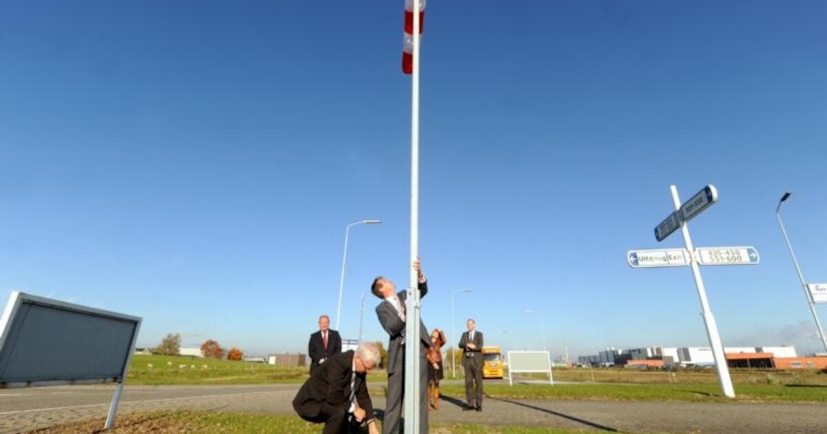 Windvaan geeft vluchtrichting aan op industrieterrein Moerdijk ...