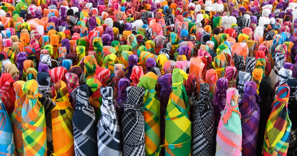 Kunstenaar Marcel Pinas maakt van Club Solo tijdelijk een naaiatelier ...