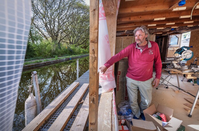 Eigenaar gezonken woonboot in zak en as, tonnen schade niet vergoed ...