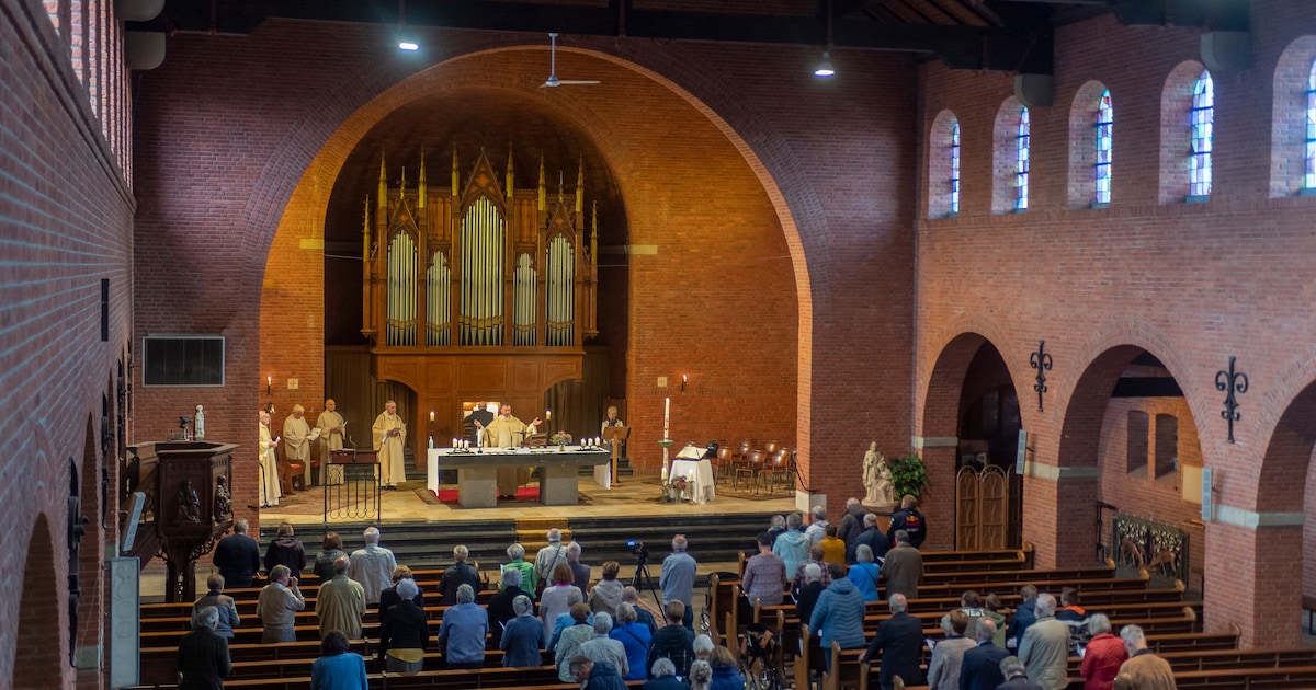 Emotioneel afscheid van Putse kerk | Bergen op Zoom | BN DeStem.nl