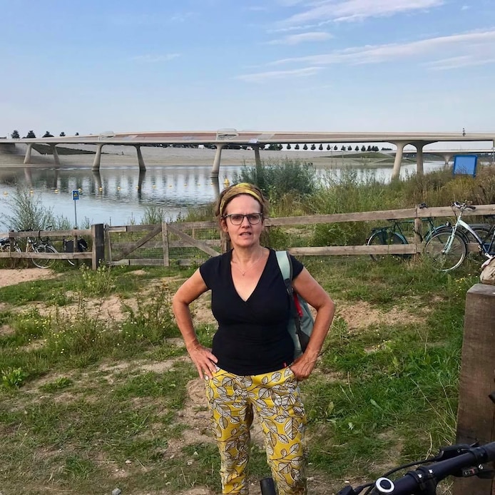 Tilly schiet struikelende vrouw te hulp op drukke weg, en dan wordt ...
