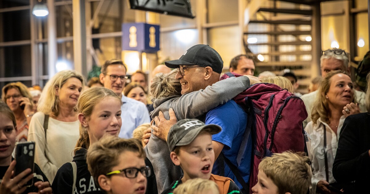 Repatriëringsvlucht Israël brengt families weer bij elkaar: ‘De angst ...