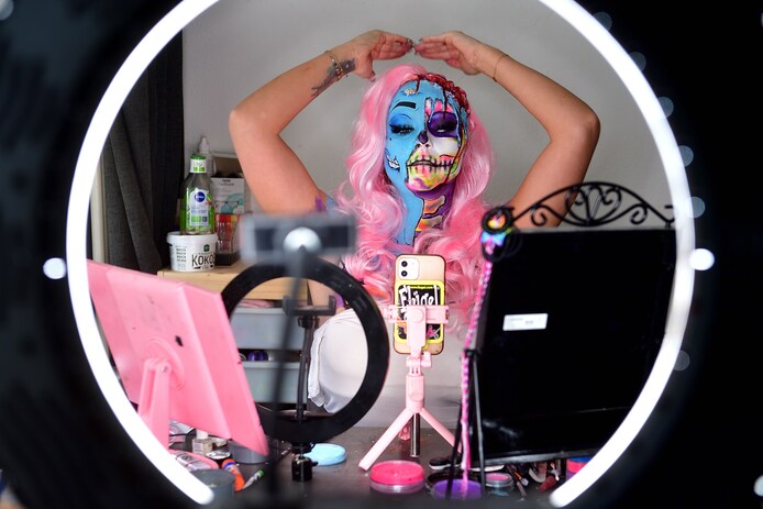Facepainter Pammy creëert dagelijks een horrorlook: ‘Niks leuker dan ...