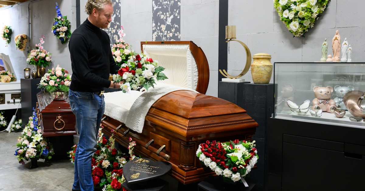 Rob (41) is hofleverancier van luxe grafkisten voor woonwagenbewoners ...