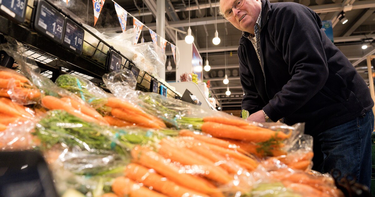 Geliefde groenteman vertrekt na 46 jaar bij Albert Heijn: ‘Ik heb een ...