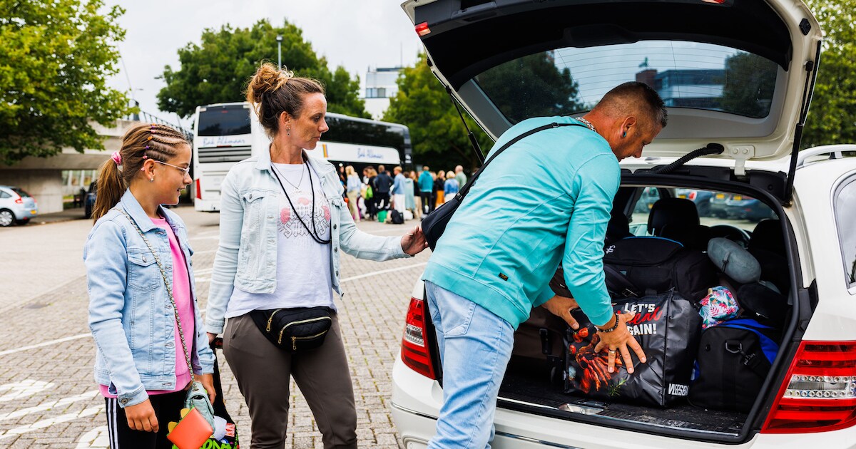 Gedupeerde reizigers terug uit Italië: ‘De volgende keer nemen we een ...