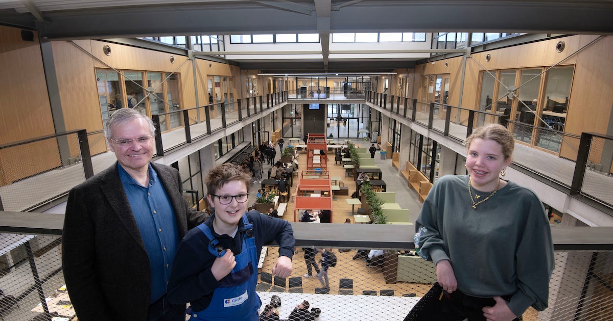 De koning komt hun school openen en Roos (13) en Christian (12) mogen ...