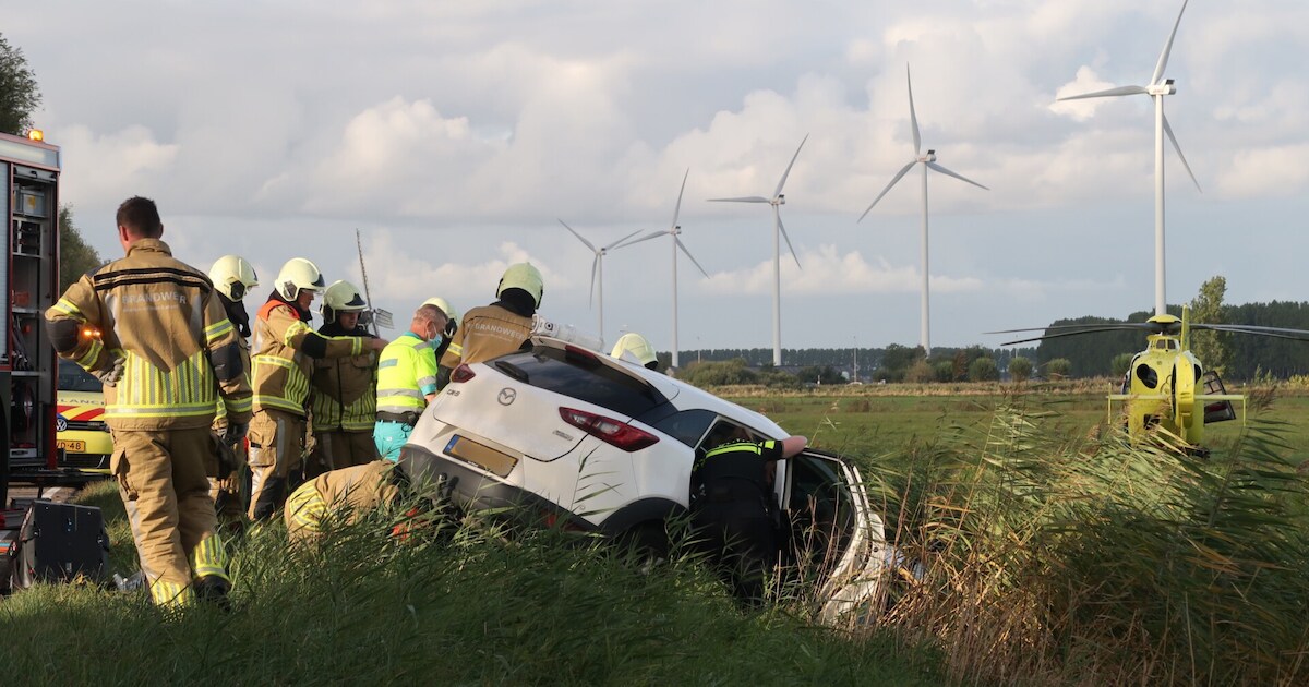 Automobilist bekneld in wagen na botsing met vrachtwagen in Etten-Leur | Etten-Leur | bndestem.nl