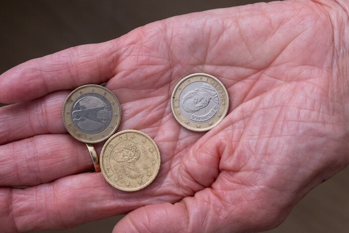 Contant betalen in plaats van pinnen? Dit zijn de voor- en nadelen ...