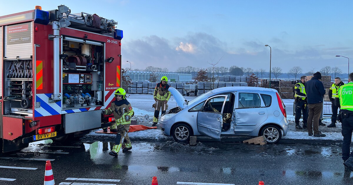 Automobiliste raakt gewond bij botsing met vrachtwagen in Bavel | Regio ...