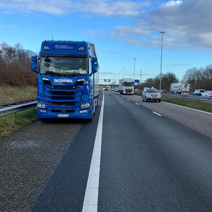 Weg weer vrij na botsing tussen twee vrachtwagens op de A58 bij Ulvenhout | Breda | bndestem.nl