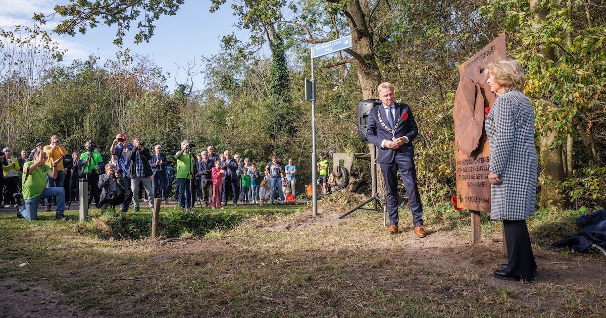 Emotionele momenten bij onthulling Nispens oorlogsmonument | Roosendaal ...