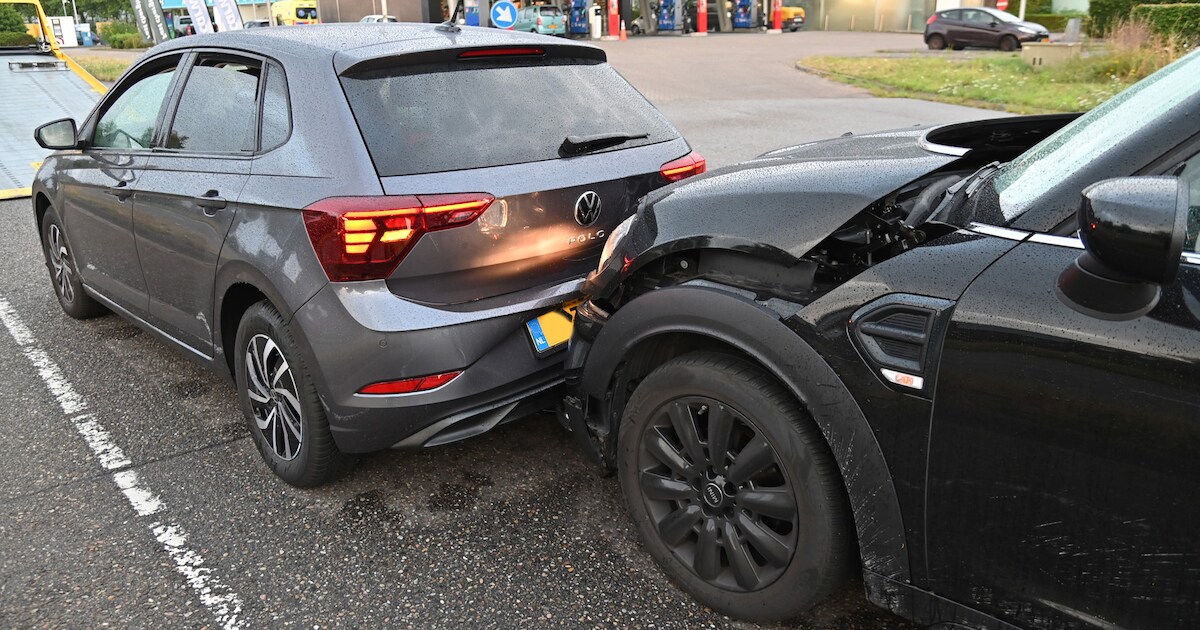 Twee auto’s in de kreukels bij botsing in Etten-Leur | Regio | BN DeStem.nl