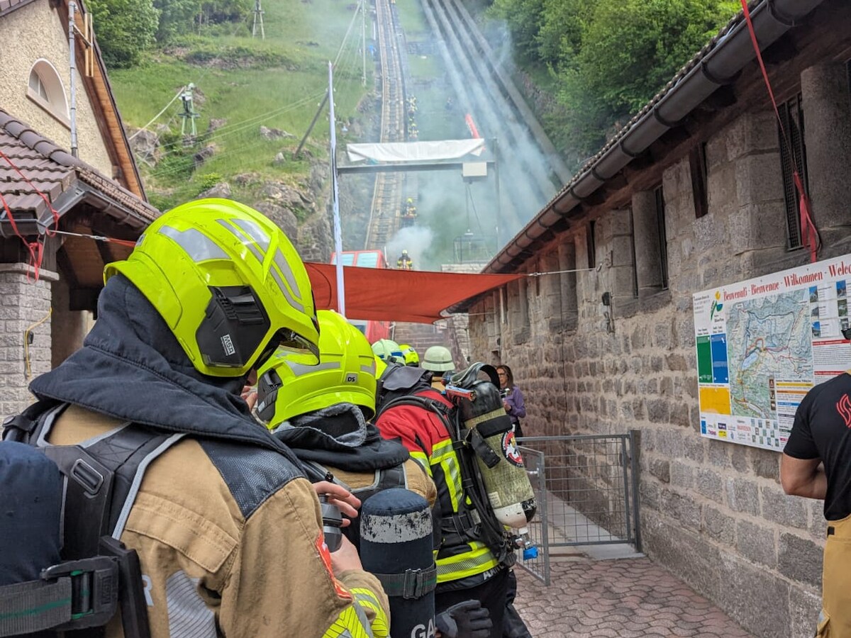Drie Dongense brandweermannen beklimmen Zwitserse berg voor KiKa: ‘Niet ...