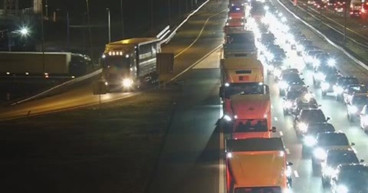 Flinke file op A2 bij Zaltbommel na ongeluk | Brabant | BN DeStem.nl